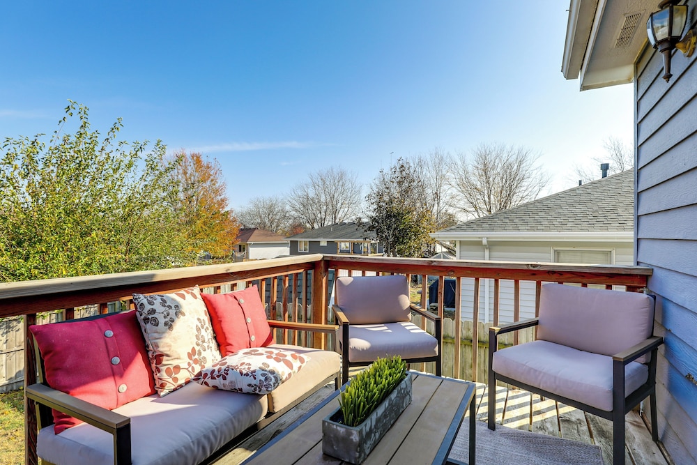 3 Mi To Unl & Memorial Stadium: Home W/ Large Yard - Nebraska