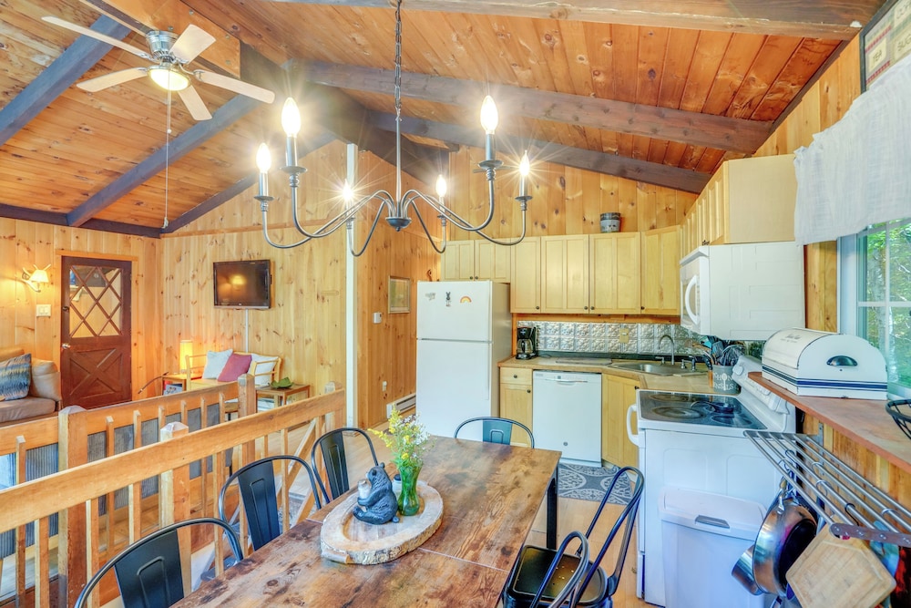 Rustic Cabin Near Ski Resorts In West Dover! - Vermont