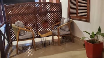 Quarto Duplo ou Twin Deluxe, vista para o jardim | Roupa hipoalergénica, com decoração personalizada, secretária