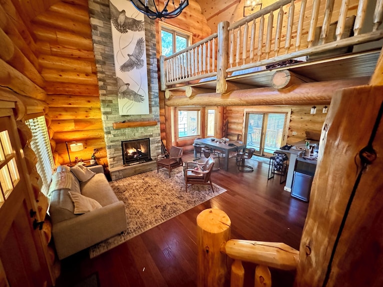 Cozy Seeley Lake Cabin, Sleeps 9, Huge Hot Tub - Seeley Lake, MT