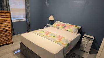 2 quartos, cortinas/cortinados opacos, ferro/tábua de engomar