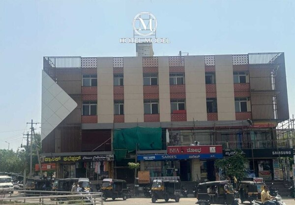 Model Grand Inn - Ballari