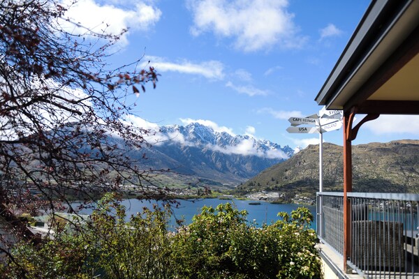 The Embassy B&b - Queenstown, New Zealand