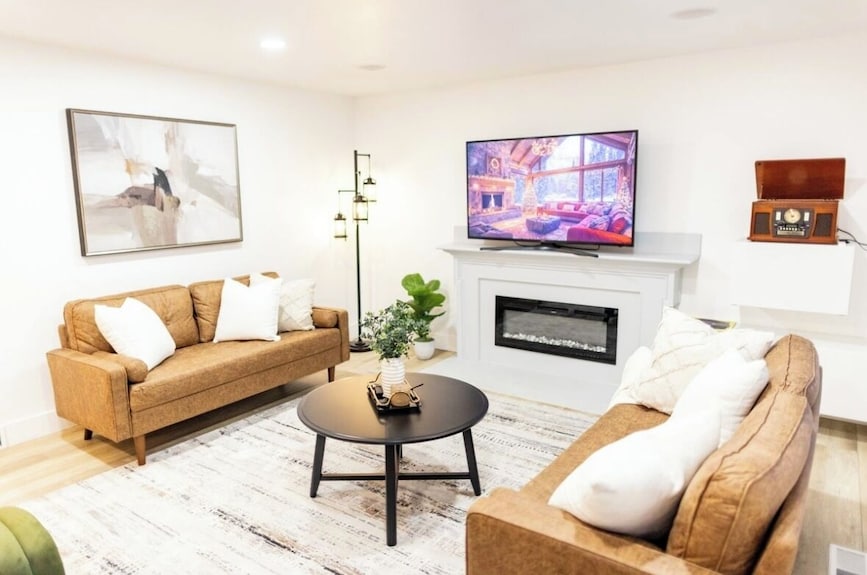 Cozy Modern Home. Stylish, Bright, And Inviting - Puyallup, WA