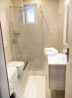 Apartamento | Casa de banho | Um secador de cabelo