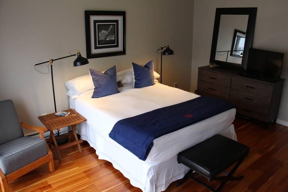 5 minutes to downtown! Family-sized condo with iconic private courtyard ...