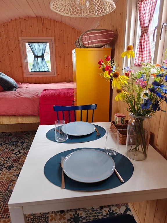 Pipowagen 2pers Op Camping Lindershoeve Bergeijk Waar Rust En Natuur Samen Komen - Lommel