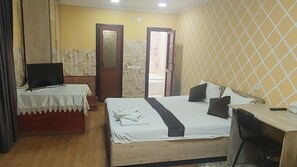 Quarto Quádruplo | Secretária, ferro/tábua de engomar, Wi-fi grátis