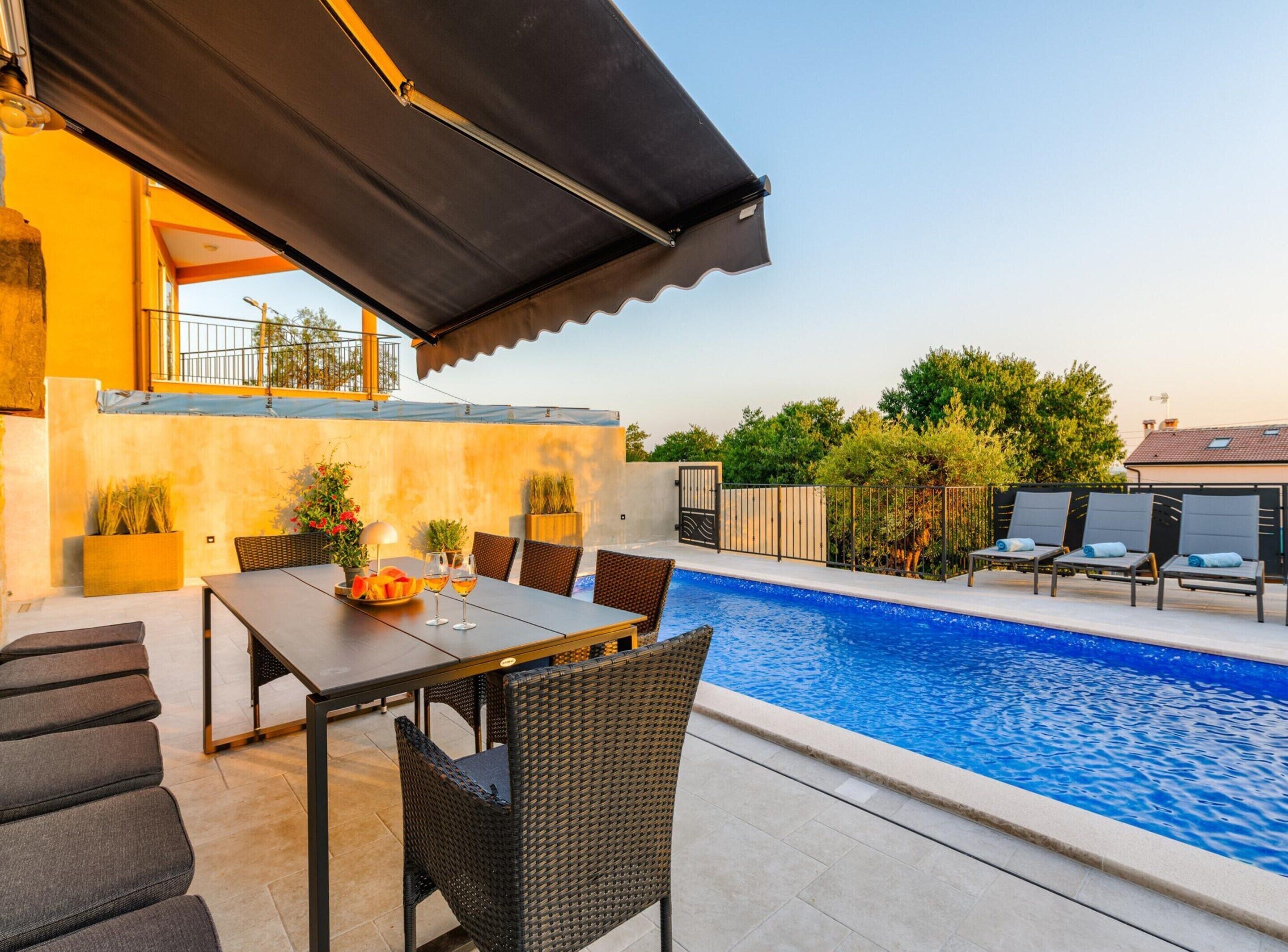 Villa | Piscina | Piscina interior, piscina exterior 