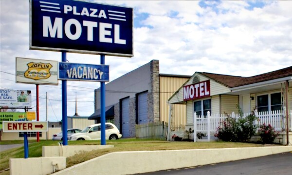 Plaza Motel - Joplin, MO