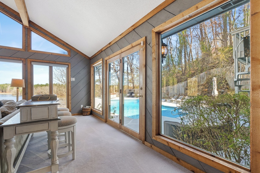 Spacious 5-bedroom Lake House Oasis In Charming Lula - Gainesville, GA