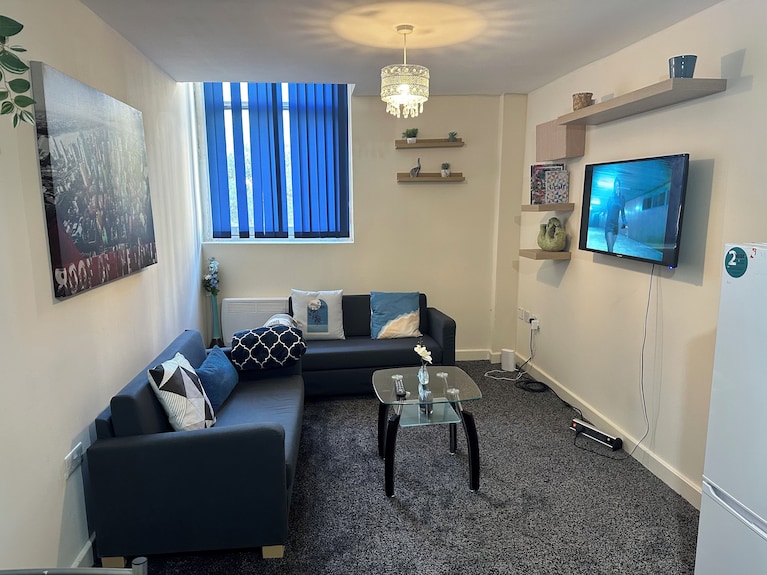 In The Heart Of Wolves! Airrose Two Bed Apartment - Wolverhampton