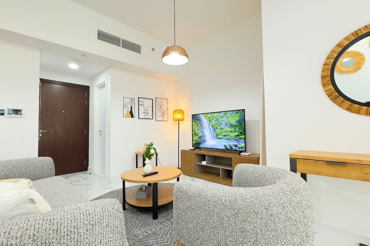 Refined 2br Escape W/ Pool & Parking - Masdar - Abu Dhabi