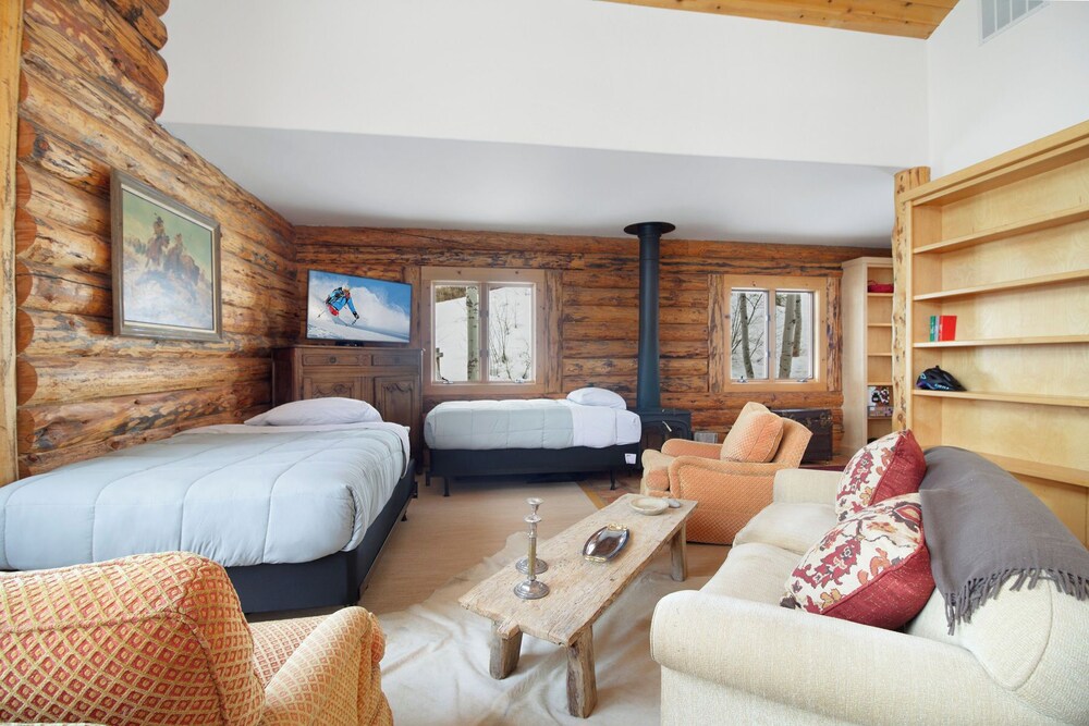 Ranch living- Log cabin fully gated property with gorgeous views and ...