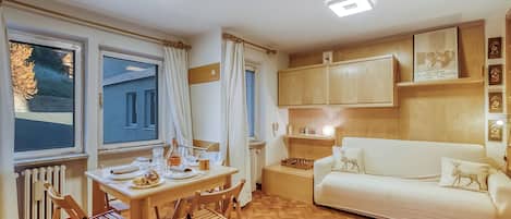 Televisor de ecrã plano de 21 polegadas com canais digitais, televisor