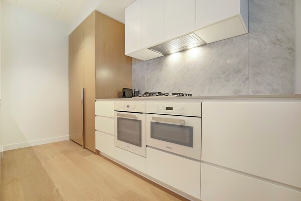 Melbourne Corporate Apartments – Collins Street - Flinders Street Railway Station - Melbourne