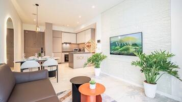 Apartamento Deluxe, 2 quartos, vista para o rio | Refeições no quarto