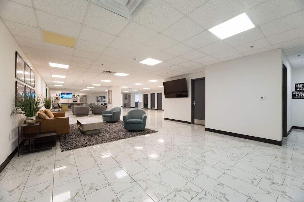 Sleek loft style 2BR I Gym I Parking I Workspace - Dallas | Vrbo