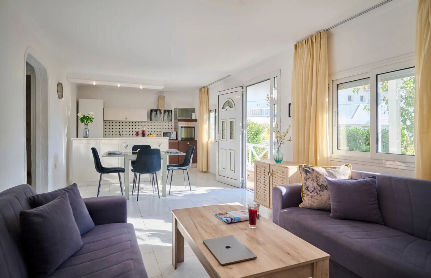 Apartamento Familiar, vista para o jardim | Sala de estar