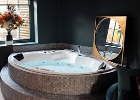 Suite de Luxo, 1 quarto, pátio | Vista do quarto