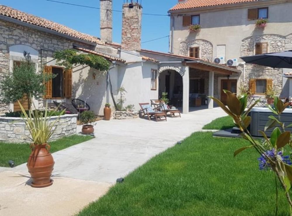 Charming Rooms & Apartments Stelio - Pula