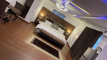 Apartamento de Luxo, varanda, Vista para a cidade | 2 quartos, secretária, secretária adequada para computadores portáteis