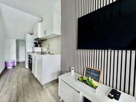 Casa de Campo Comfort, vista para a montanha | Cozinha privada | Um frigorífico/congelador grande, um micro-ondas, um forno 