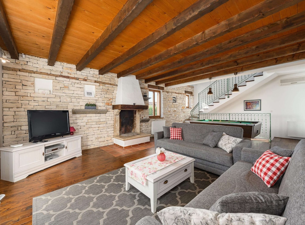 Villa In Sveti Lovrec Near Ski Resort - Croatia