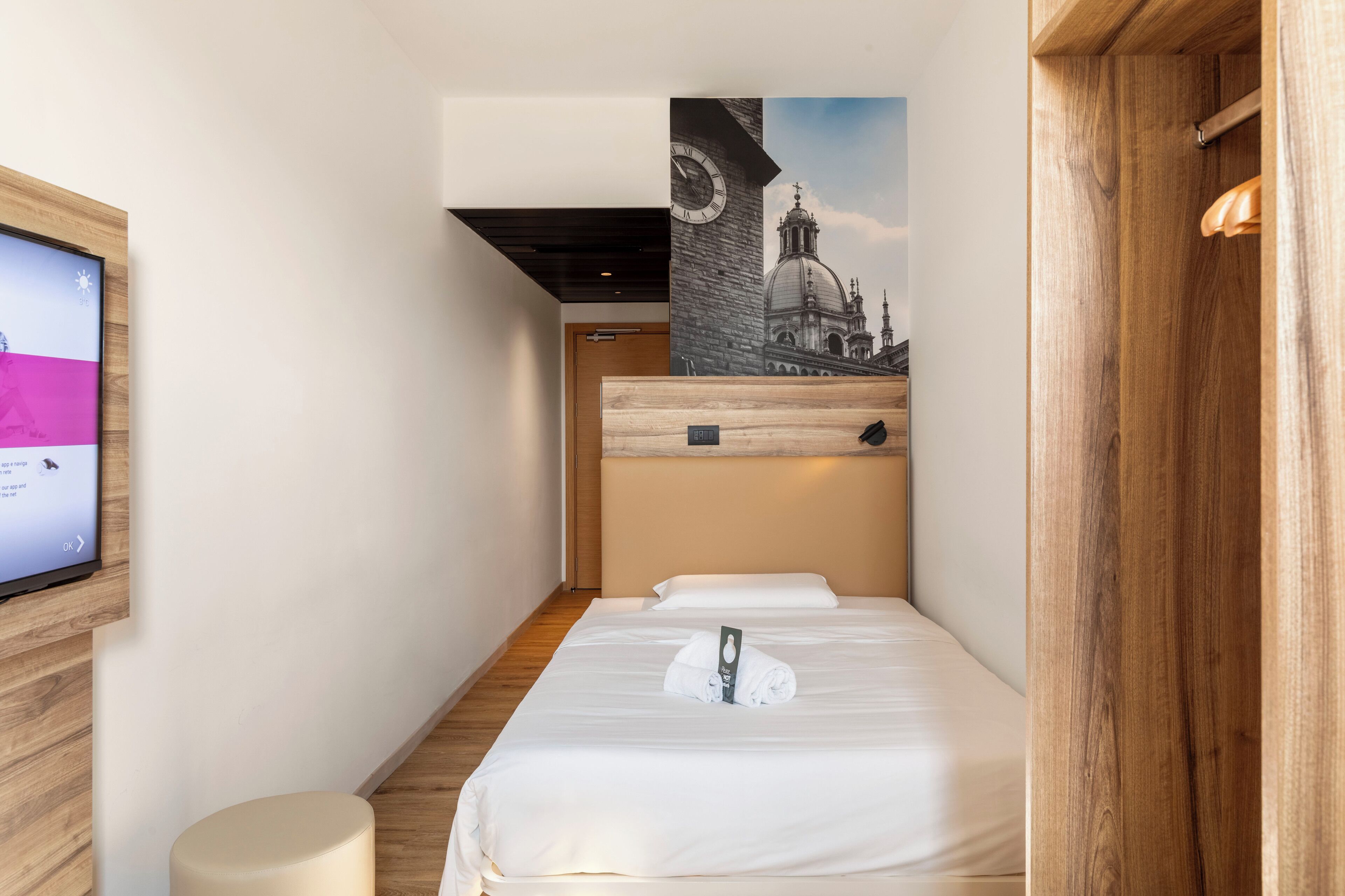 Quarto solteiro standard | Cofres nos quartos, Wi-Fi de cortesia