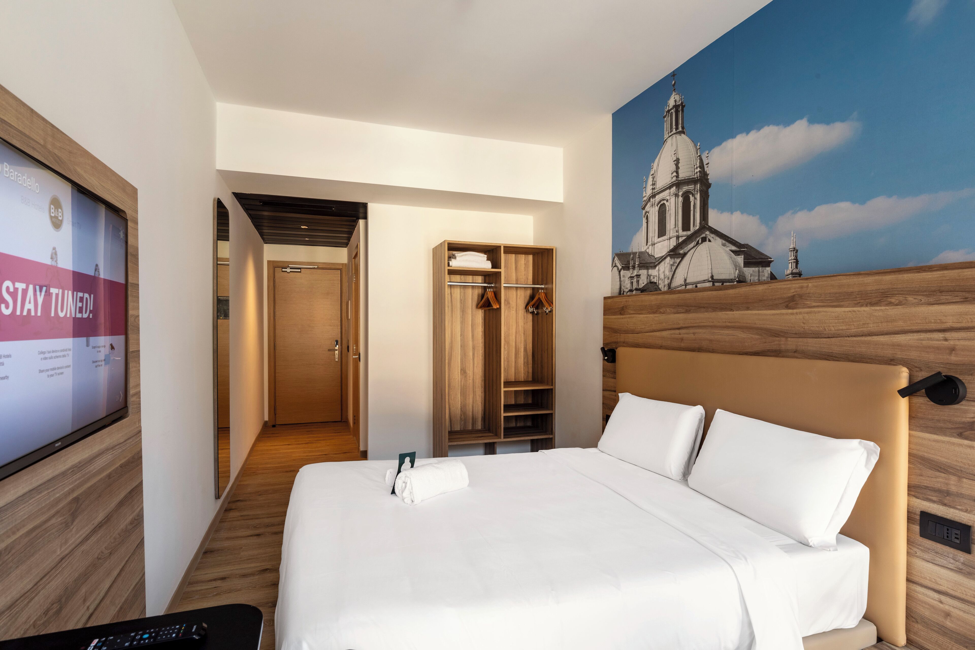 Quarto casal standard | Cofres nos quartos, Wi-Fi de cortesia