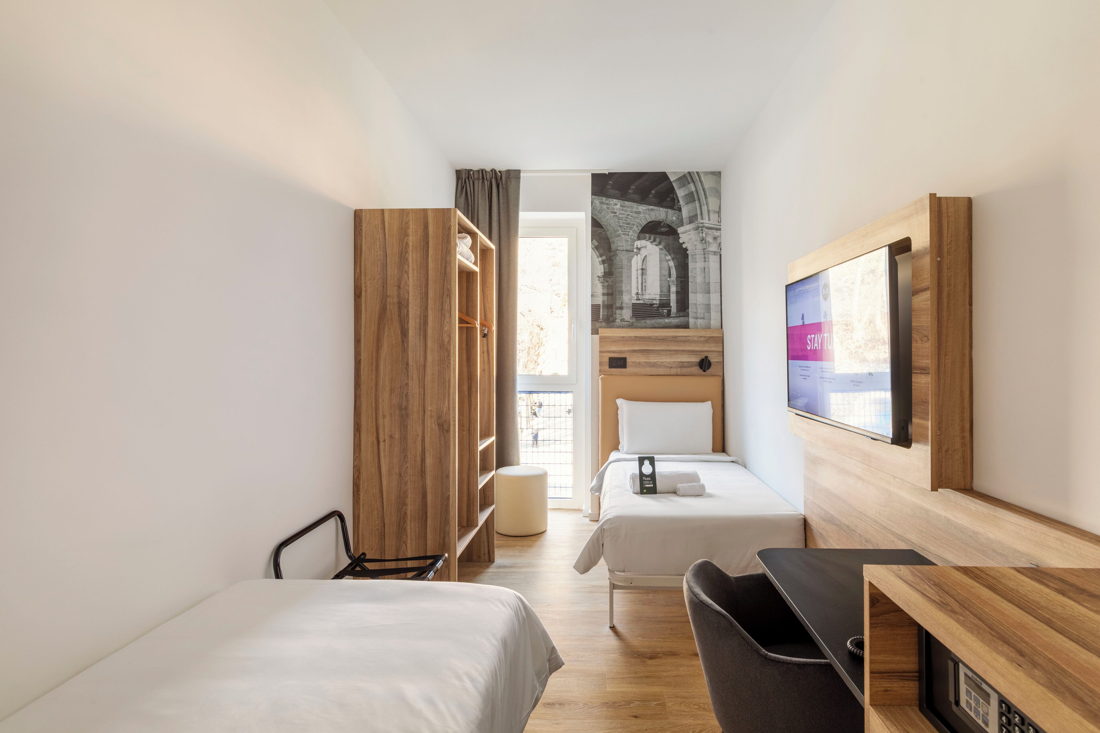 Quarto duplo standard | Cofres nos quartos, Wi-Fi de cortesia