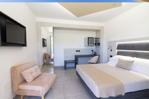 Quarto conforto, vista para o jardim | Frigobar, cofres nos quartos, escrivaninha