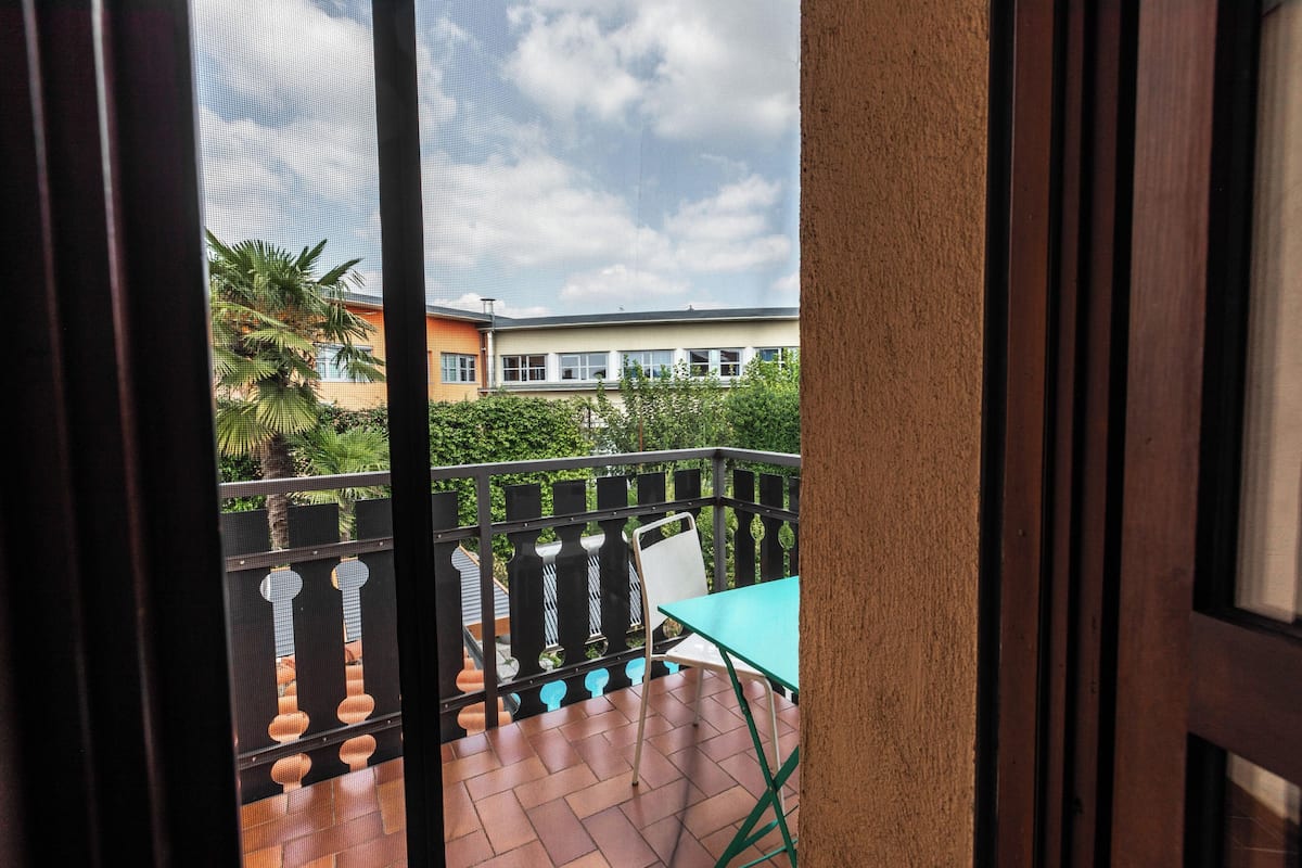 Escrivaninha, cortinas blackout, Wi-Fi de cortesia