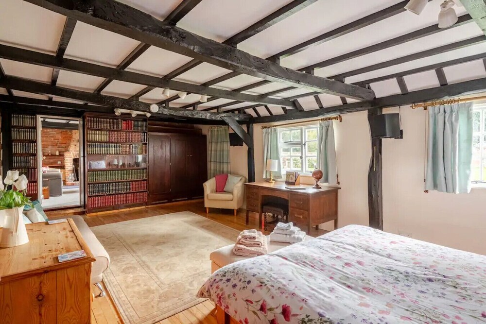 Cozy Cottage With Scenic Walks - Great Tey | Vrbo