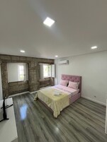Quarto, casa de banho partilhada, Vista para a cidade (Privado 1 andar) | 1 quarto, Wi-fi grátis 