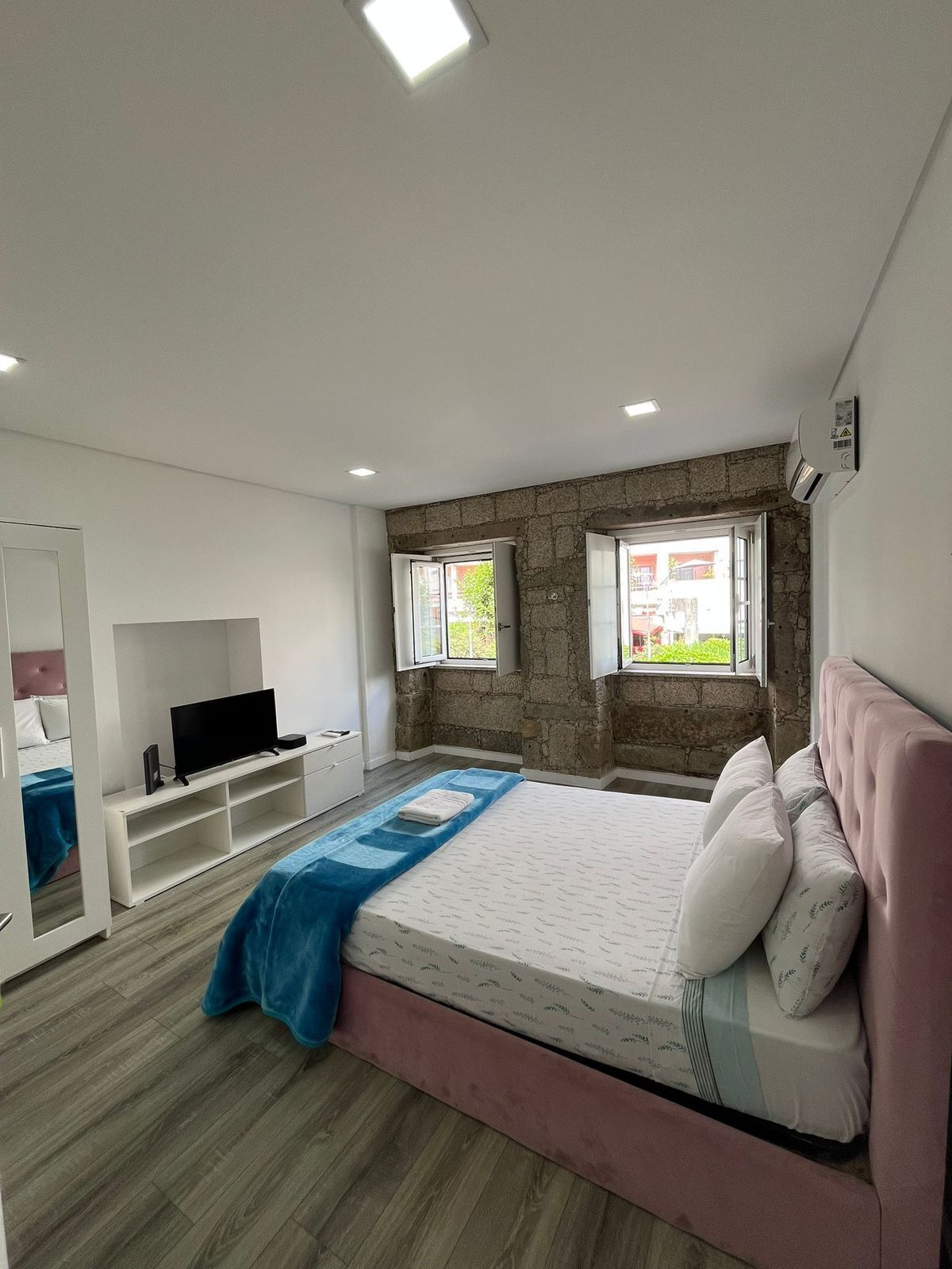 Quarto, banheiro compartilhado, vista para a cidade (Privado 1 andar) | 1 quarto, Wi-Fi de cortesia