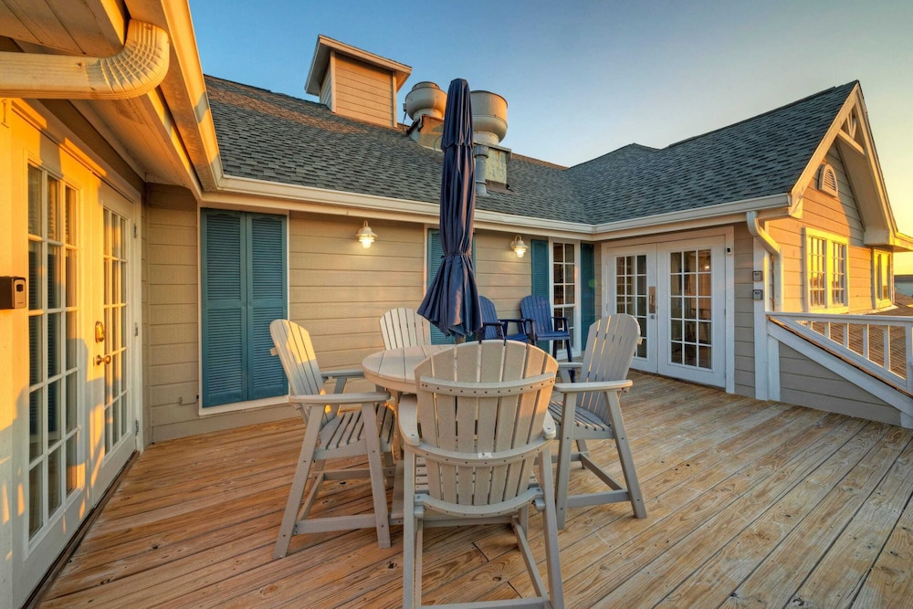 Sailfish At Trout Street Waterfront Escape + Patio Walk To Port A Nightlife - Port Aransas, TX