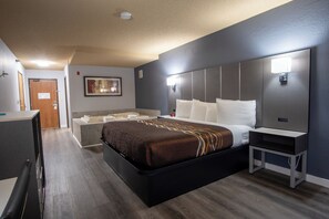 Quarto Comfort, 1 cama king-size, não fumadores, banheira de hidromassagem grande | Secretária, secretária adequada para computadores portáteis 