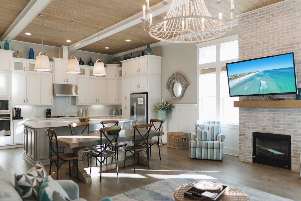 Serenity By The Sea By Avantstay Walk To Beach + Pool Access! - Seaside