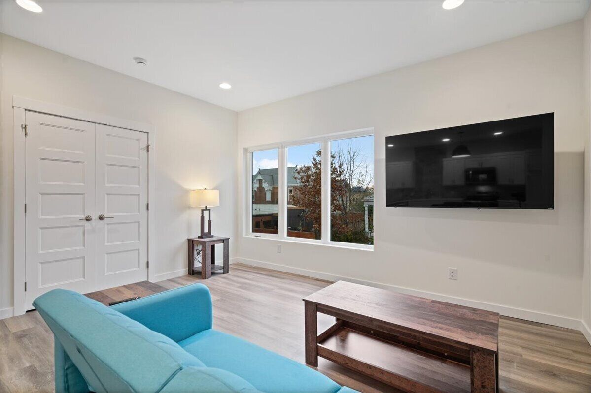 Charming Hotel Suite In Enchanting Evansville With Ac, Wifi & Parking - Indiana