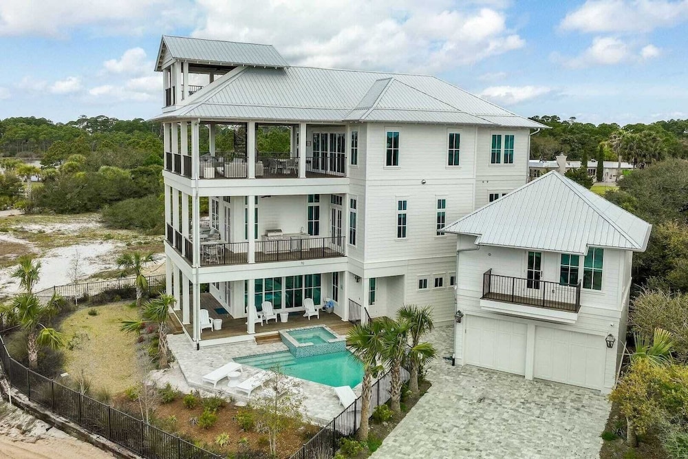 Sunset Pointe 30a By Avantstay Gulf Views, Carriage, Pool - Santa Rosa Beach, FL