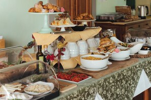 Pequeno-almoço tipo buffet diário incluído 