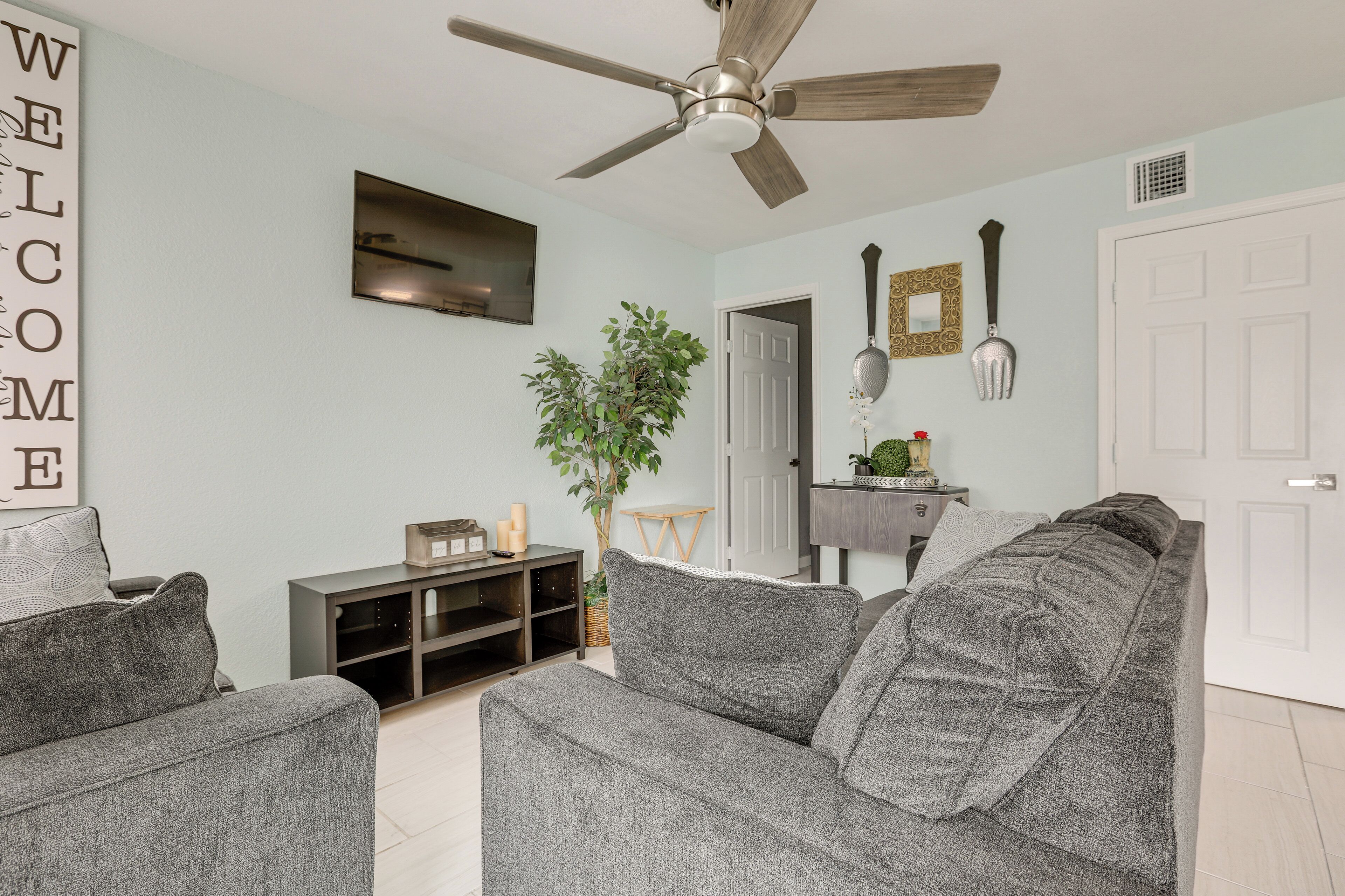 5 Mi To Boat Cruises! Wpb Retreat W/ Pool Access - West Palm Beach, FL