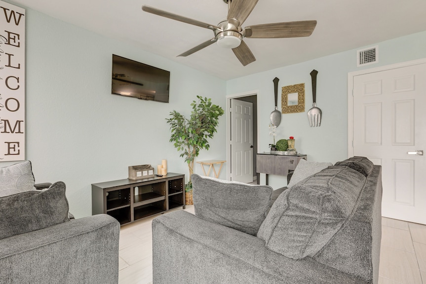5 Mi To Boat Cruises! Wpb Retreat W/ Pool Access - West Palm Beach, FL