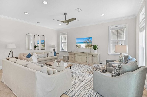 Walk To Seacrest Beach, Resort Pool Modern 3bdr Free Wheelin By Avantstay - Rosemary Beach, FL