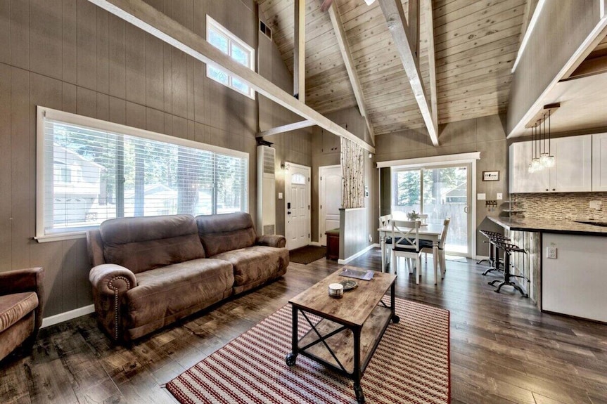 Island Cabin | Hot Tub | Fire Pit | Bbq - South Lake Tahoe, CA