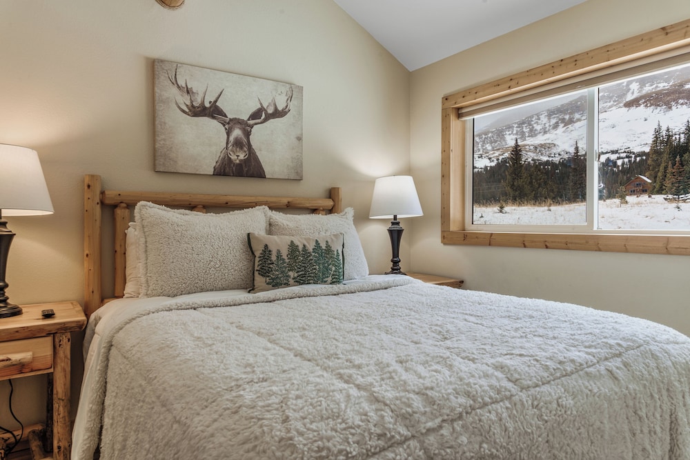 New! Mountain Top Chalet with Ho Tub, 20 miles from Breck! - Mount ...