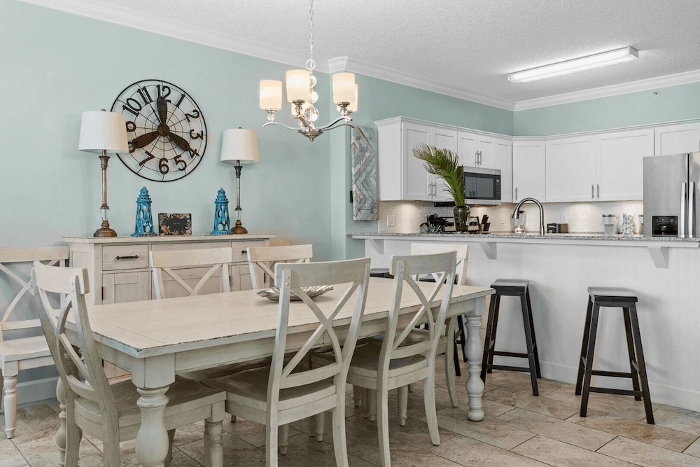 Beach Breeze By Avantstay Beachfront, Beach Chairs Included, 2 Pools! - Panama City Beach, FL