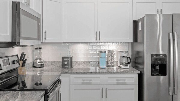 Beach Breeze By Avantstay Beachfront, Beach Chairs Included, 2 Pools! - Panama City Beach, FL