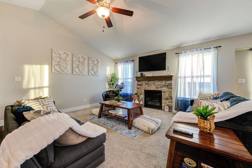 The Rehoboth- Iowa -Entire Home, 4br- Deluxe & Elegant, Great Location Near I-35 - Ankeny, IA